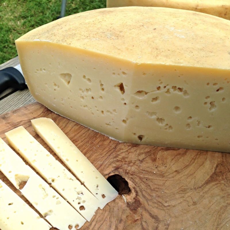 How to cut cheese - Casa Mia Tours