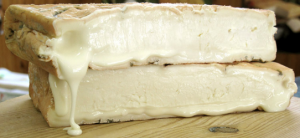 How to cut cheese - Casa Mia Tours